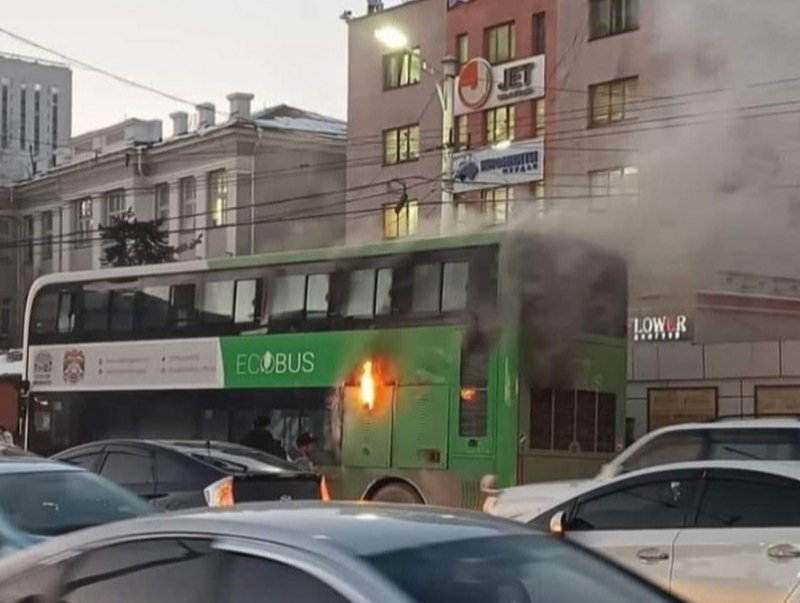 НОБГ Давхар автобусанд цахилгааны массаас үүдэн гал гарсан байх
